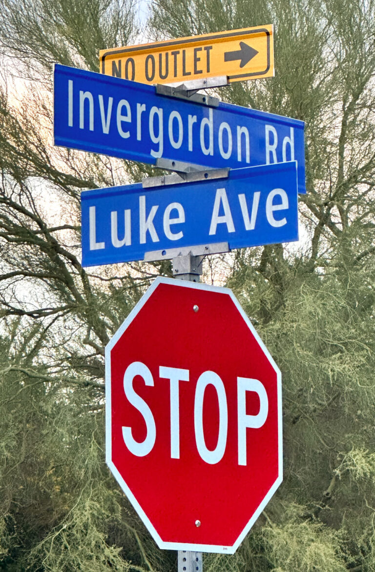 How to Install Street Signs at Intersections | MDSolutions
